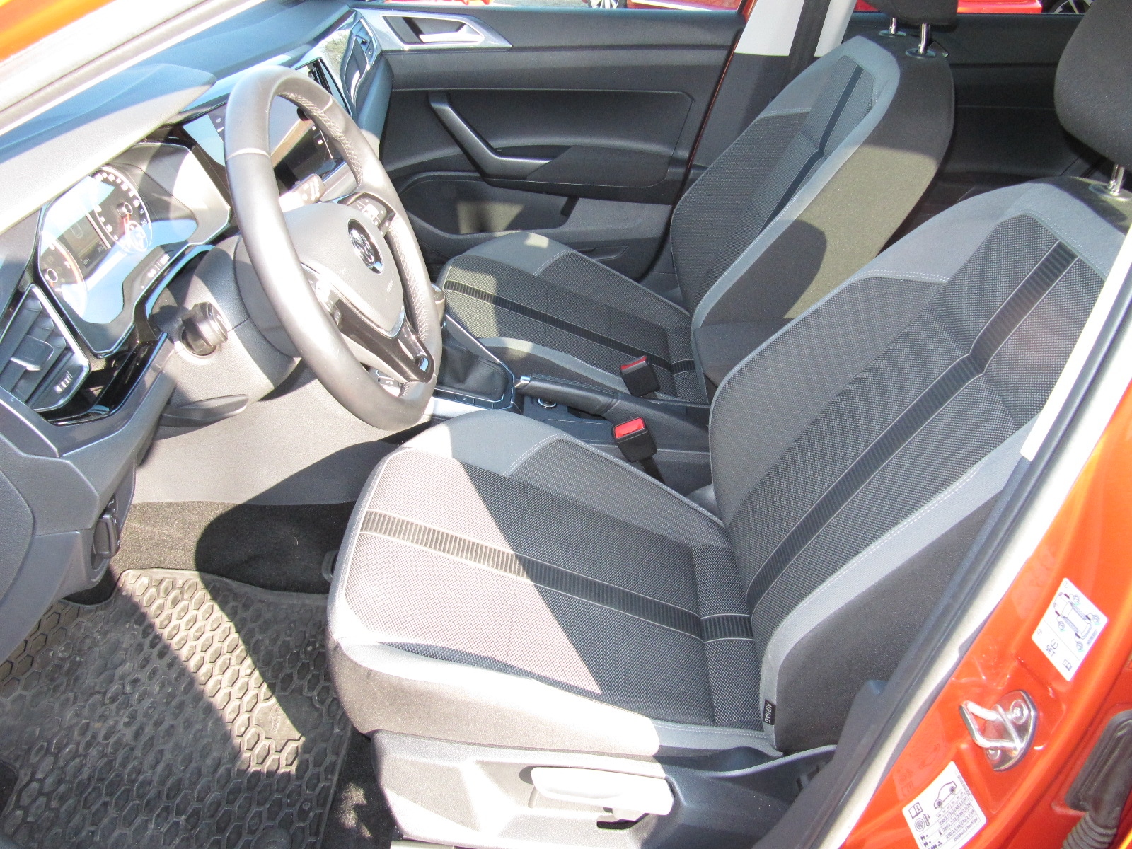 VW Polo Highl. LED NAVI ALU ACC Lausitz Marktplatz - Produkte & Leist